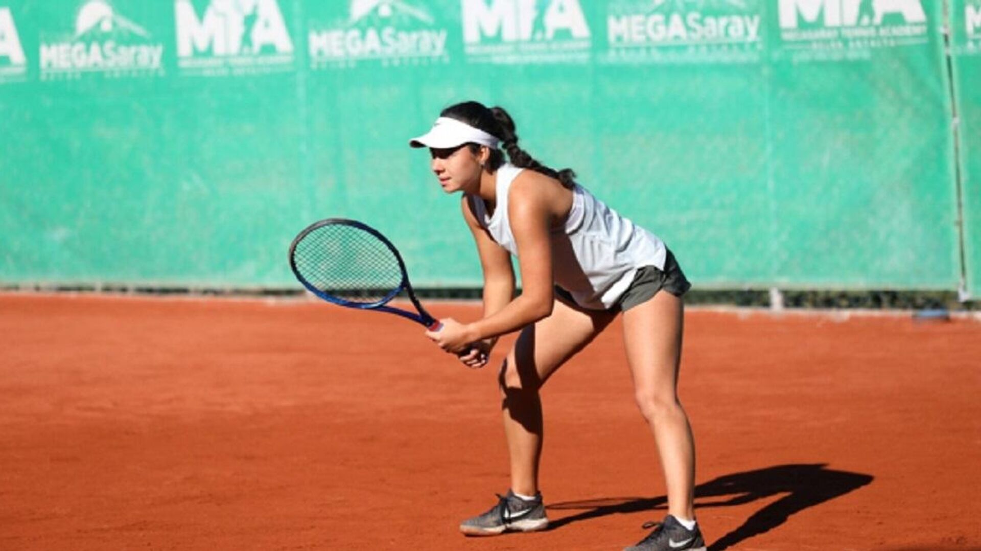 Milli tenisçi İlay Yörük, ilk şampiyonluğunu Antalya'da kazandı - 01.02 ...