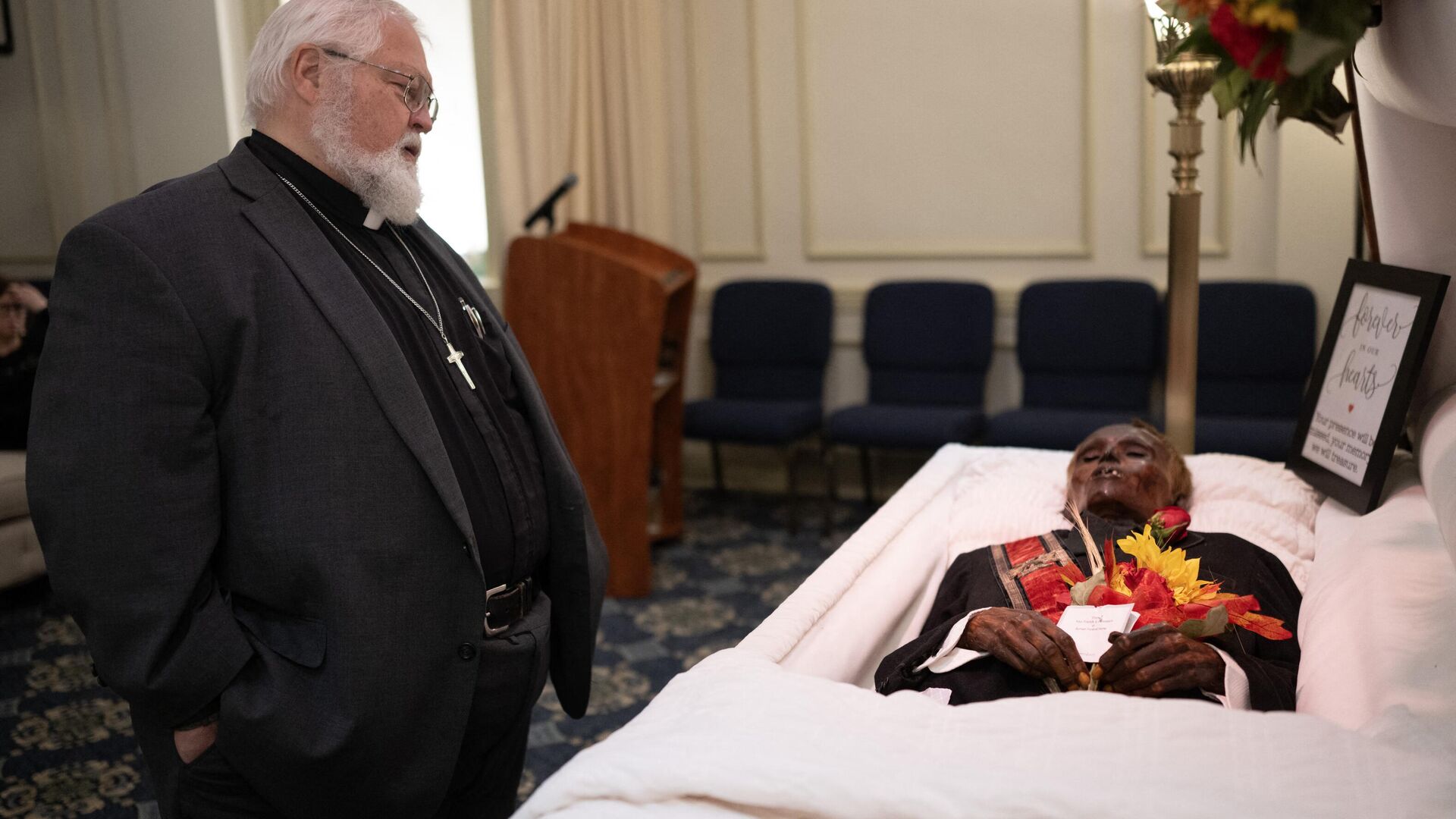 128 yıl sonra düzenlenen cenaze: 'O hala burada' - 12.10.2023, Sputnik ...